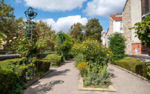 Visiting the Promenade Plantée: Paris' High Line park